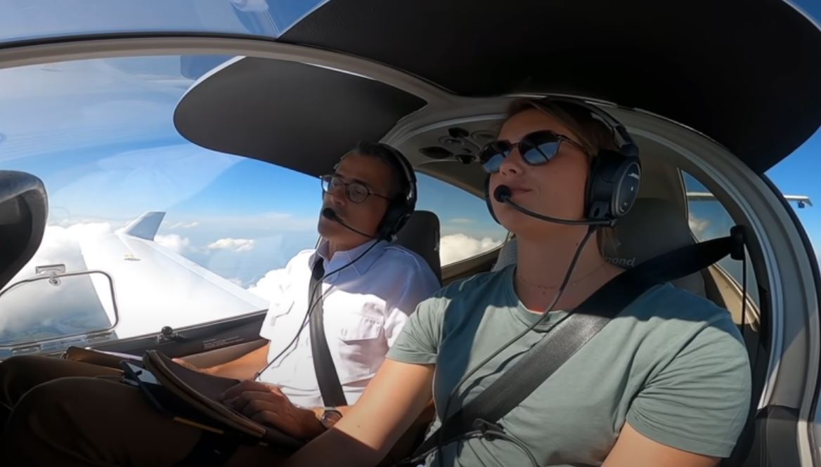 Influencerin auf Schnupperflug | Motorfluggruppe Zürich MFGZ